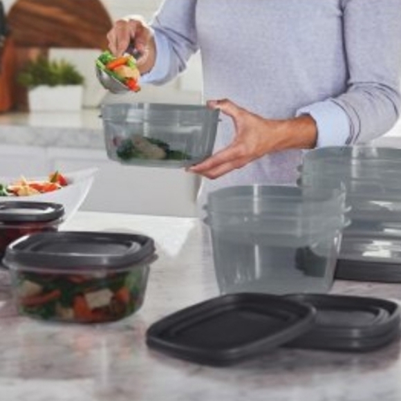 Rubbermaid | Kitchen | Rubbermaid 46 Piece Easy Find Lid Food Storage ...
